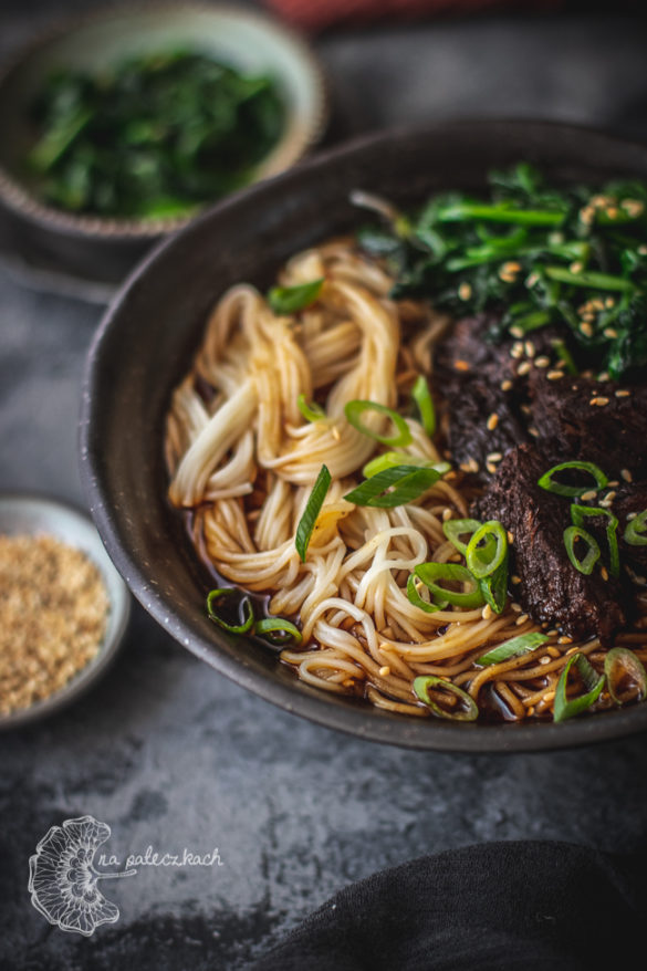 Niu rou mian - Zupa z wołowiną • Na Pałeczkach Tajwan