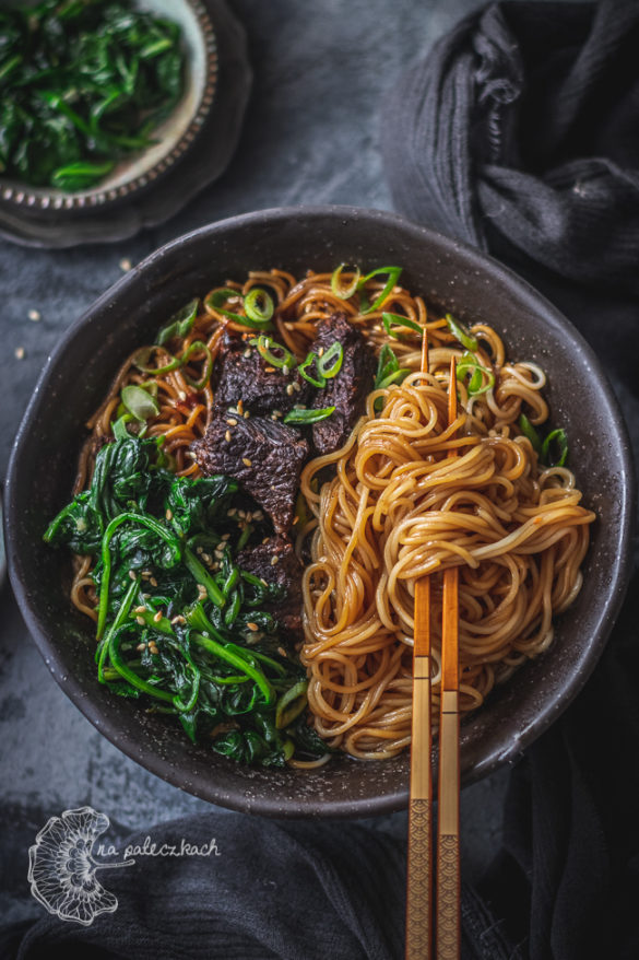 Niu rou mian - Zupa z wołowiną • Na Pałeczkach Tajwan